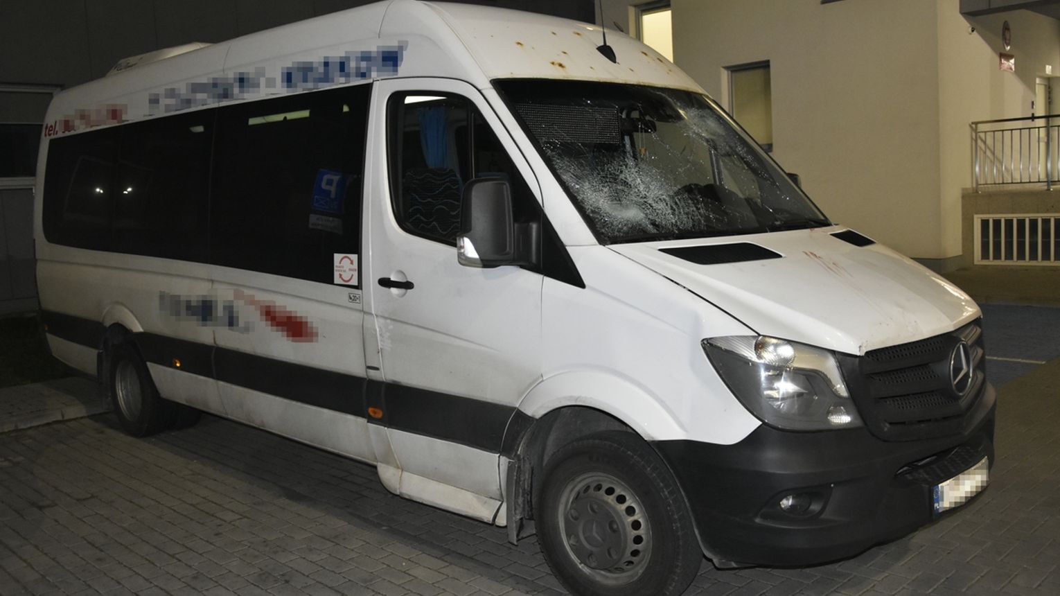 Nastolatek w amoku! Zniszczył autobus i radiowóz